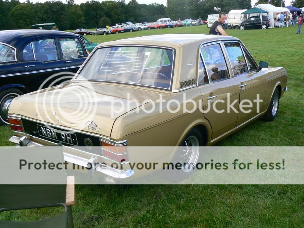 PIC FLOOD - 18th Knebworth Classic Motor Show | Retro Rides